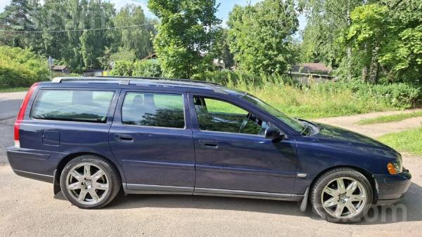 Blue Volvo V70 2005 in Daugavpils, with an engine capacity of 2.40 L and mileage of 379 thousand km for 2000 €, photo 7 on AUTOMOTO.COM.LV