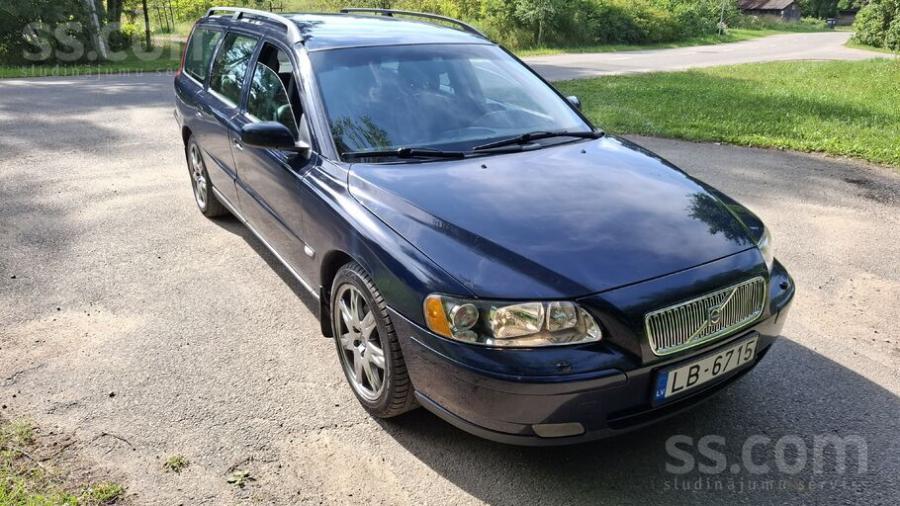 Zils Volvo V70 2005 Daugavpils, ar dzinēja tilpumu 2.40 L un nobraukumu 379 tūkst. km par 2000 €, foto 9 vietnē AUTOMOTO.COM.LV
