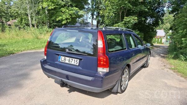 Blue Volvo V70 2005 in Daugavpils, with an engine capacity of 2.40 L and mileage of 379 thousand km for 2000 €, photo 9 on AUTOMOTO.COM.LV