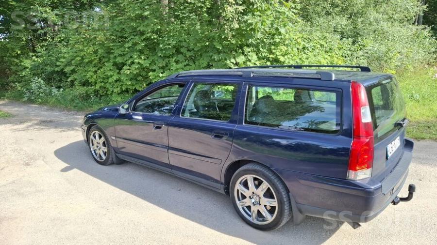 Zils Volvo V70 2005 Daugavpils, ar dzinēja tilpumu 2.40 L un nobraukumu 379 tūkst. km par 2000 €, foto 13 vietnē AUTOMOTO.COM.LV