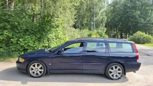 Zils Volvo V70 2005 Daugavpils, ar dzinēja tilpumu 2.40 L un nobraukumu 379 tūkst. km par 2000 €, foto 14 vietnē AUTOMOTO.COM.LV