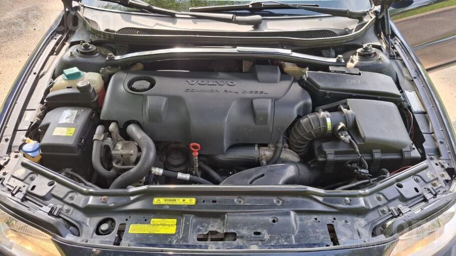 Zils Volvo V70 2005 Daugavpils, ar dzinēja tilpumu 2.40 L un nobraukumu 379 tūkst. km par 2000 €, foto 16 vietnē AUTOMOTO.COM.LV