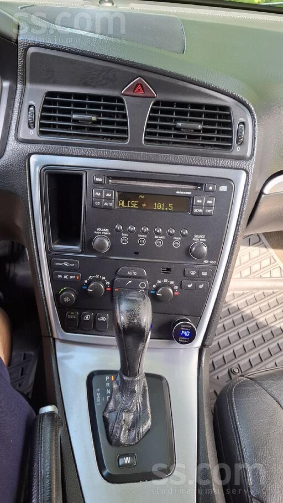 Zils Volvo V70 2005 Daugavpils, ar dzinēja tilpumu 2.40 L un nobraukumu 379 tūkst. km par 2000 €, foto 23 vietnē AUTOMOTO.COM.LV