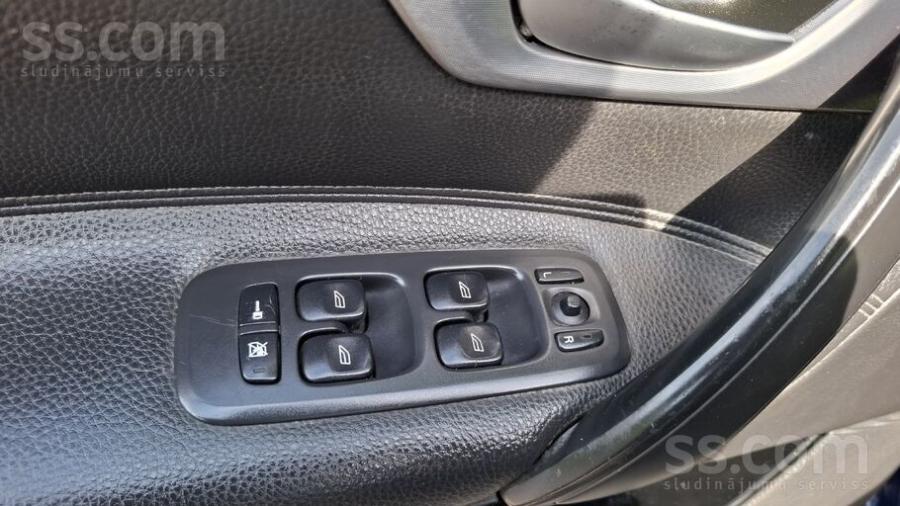 Zils Volvo V70 2005 Daugavpils, ar dzinēja tilpumu 2.40 L un nobraukumu 379 tūkst. km par 2000 €, foto 25 vietnē AUTOMOTO.COM.LV
