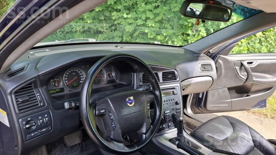 Zils Volvo V70 2005 Daugavpils, ar dzinēja tilpumu 2.40 L un nobraukumu 379 tūkst. km par 2000 €, foto 26 vietnē AUTOMOTO.COM.LV