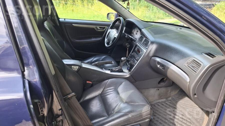 Zils Volvo V70 2005 Daugavpils, ar dzinēja tilpumu 2.40 L un nobraukumu 379 tūkst. km par 2000 €, foto 30 vietnē AUTOMOTO.COM.LV