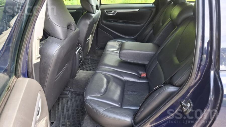 Zils Volvo V70 2005 Daugavpils, ar dzinēja tilpumu 2.40 L un nobraukumu 379 tūkst. km par 2000 €, foto 33 vietnē AUTOMOTO.COM.LV