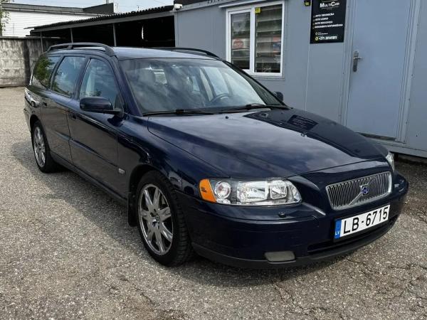 Zils Volvo V70 2005 Daugavpils, ar dzinēja tilpumu 2.40 L un nobraukumu 370 tūkst. km par 2000 €, foto 1 vietnē AUTOMOTO.COM.LV