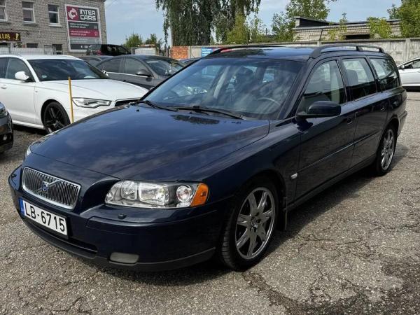 Zils Volvo V70 2005 Daugavpils, ar dzinēja tilpumu 2.40 L un nobraukumu 370 tūkst. km par 2000 €, foto 3 vietnē AUTOMOTO.COM.LV