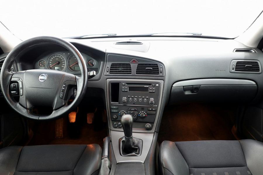 Zils Volvo V70 2005 Tallina, ar dzinēja tilpumu 2.40 L un nobraukumu 369 tūkst. km par 1799 €, foto 6 vietnē AUTOMOTO.COM.LV