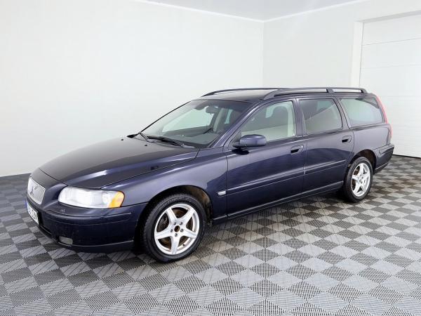Blue Volvo V70 2005 in Tallinn, with an engine capacity of 2.40 L and mileage of 369 thousand km for 1799 €, photo 9 on AUTOMOTO.COM.LV