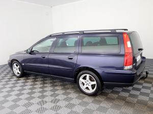 Zils Volvo V70 2005 Tallina, ar dzinēja tilpumu 2.40 L un nobraukumu 369 tūkst. km par 1799 €, foto 12 vietnē AUTOMOTO.COM.LV