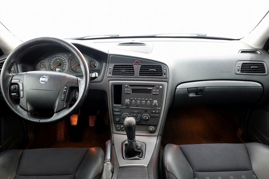 Zils Volvo V70 2005 Tallina, ar dzinēja tilpumu 2.40 L un nobraukumu 369 tūkst. km par 1799 €, foto 13 vietnē AUTOMOTO.COM.LV