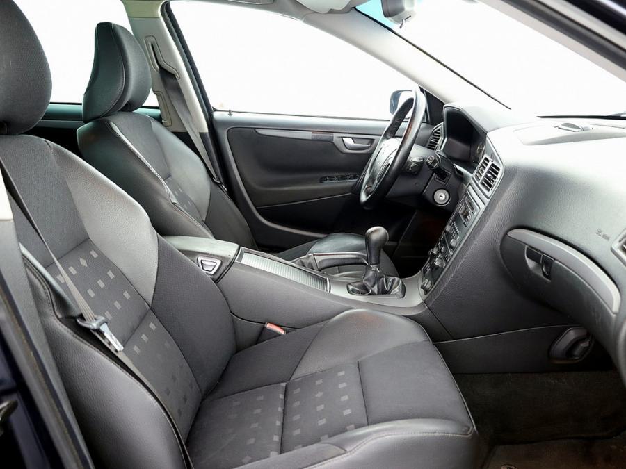 Zils Volvo V70 2005 Tallina, ar dzinēja tilpumu 2.40 L un nobraukumu 369 tūkst. km par 1799 €, foto 14 vietnē AUTOMOTO.COM.LV