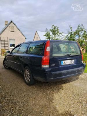 Blue Volvo V70 2005 in Pakruojis, with an engine capacity of 2.40 L and mileage of 389 thousand km for 1050 €, photo 4 on AUTOMOTO.COM.LV
