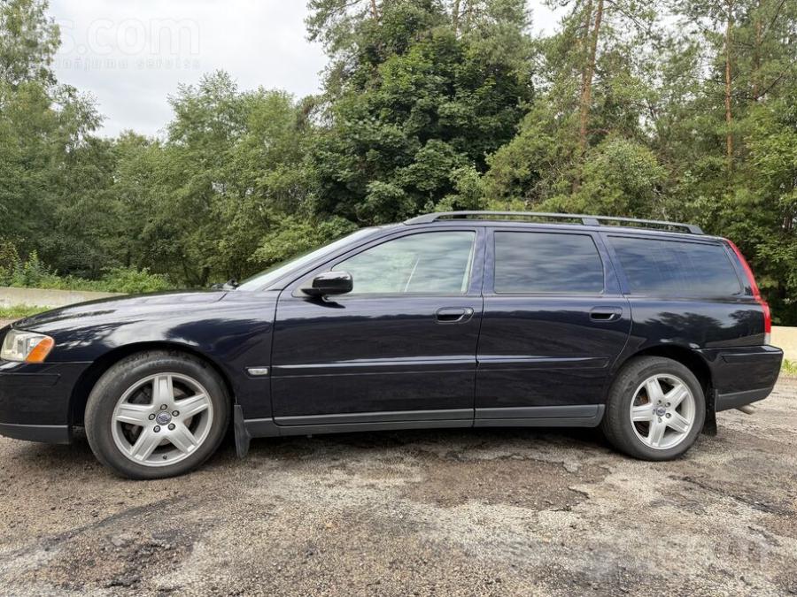Zils Volvo V70 2005 Krāslava, ar dzinēja tilpumu 2.40 L un nobraukumu 401 tūkst. km par 1700 €, foto 3 vietnē AUTOMOTO.COM.LV