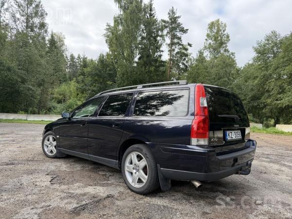 Zils Volvo V70 2005 Krāslava, ar dzinēja tilpumu 2.40 L un nobraukumu 401 tūkst. km par 1700 €, foto 3 vietnē AUTOMOTO.COM.LV