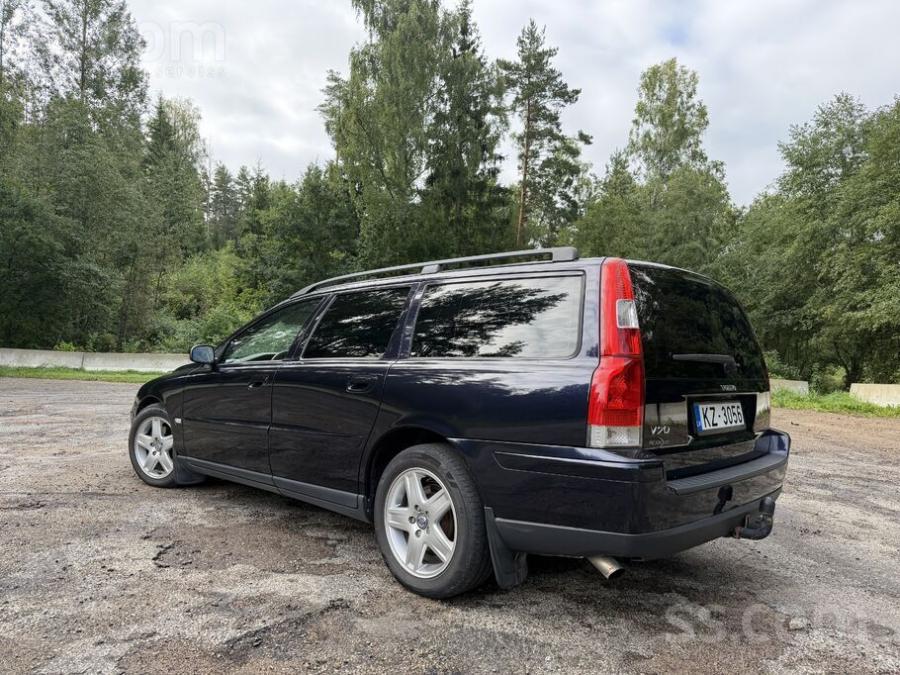 Zils Volvo V70 2005 Krāslava, ar dzinēja tilpumu 2.40 L un nobraukumu 401 tūkst. km par 1700 €, foto 4 vietnē AUTOMOTO.COM.LV