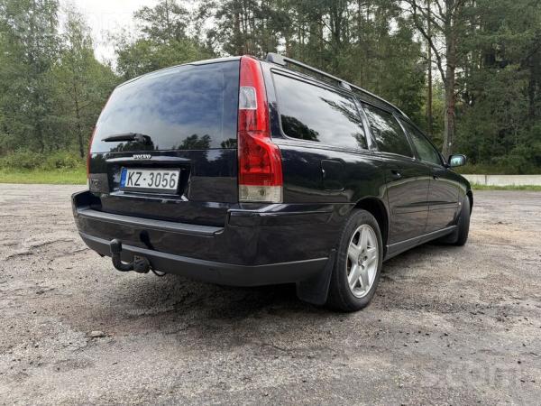 Zils Volvo V70 2005 Krāslava, ar dzinēja tilpumu 2.40 L un nobraukumu 401 tūkst. km par 1700 €, foto 5 vietnē AUTOMOTO.COM.LV