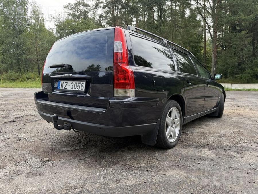 Zils Volvo V70 2005 Krāslava, ar dzinēja tilpumu 2.40 L un nobraukumu 401 tūkst. km par 1700 €, foto 6 vietnē AUTOMOTO.COM.LV