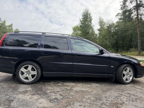 Zils Volvo V70 2005 Krāslava, ar dzinēja tilpumu 2.40 L un nobraukumu 401 tūkst. km par 1700 €, foto 6 vietnē AUTOMOTO.COM.LV