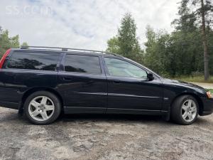 Zils Volvo V70 2005 Krāslava, ar dzinēja tilpumu 2.40 L un nobraukumu 401 tūkst. km par 1700 €, foto 7 vietnē AUTOMOTO.COM.LV