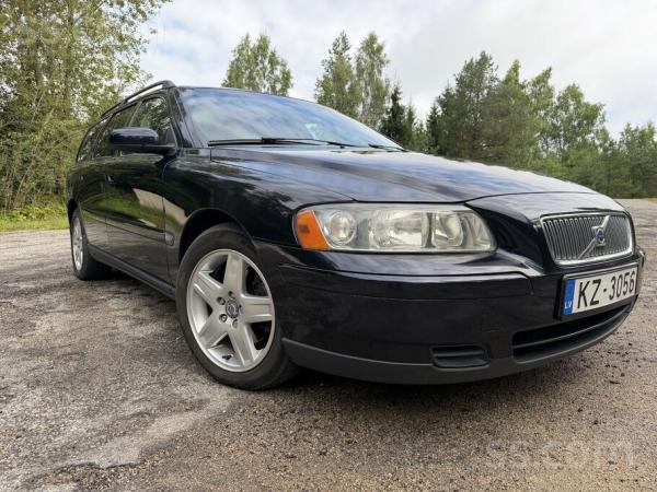 Zils Volvo V70 2005 Krāslava, ar dzinēja tilpumu 2.40 L un nobraukumu 401 tūkst. km par 1700 €, foto 7 vietnē AUTOMOTO.COM.LV