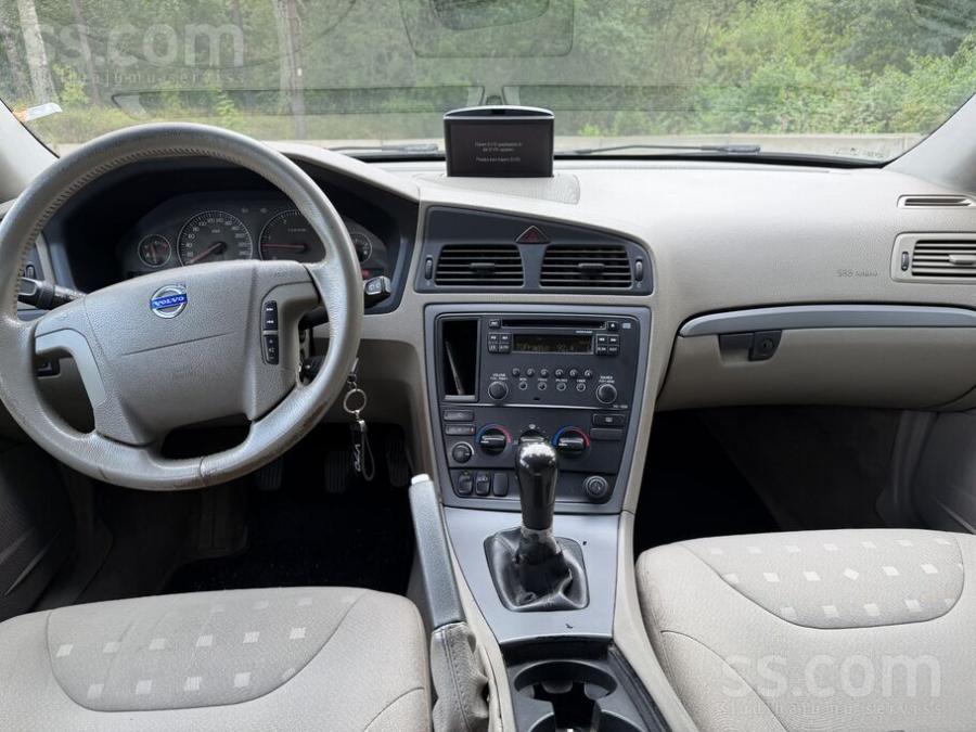 Zils Volvo V70 2005 Krāslava, ar dzinēja tilpumu 2.40 L un nobraukumu 401 tūkst. km par 1700 €, foto 14 vietnē AUTOMOTO.COM.LV