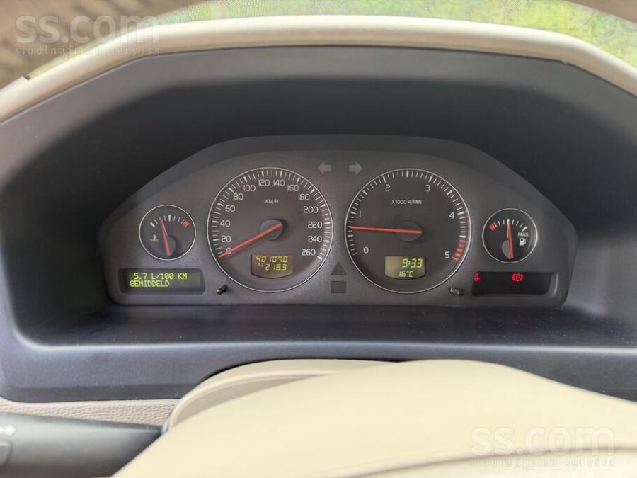 Zils Volvo V70 2005 Krāslava, ar dzinēja tilpumu 2.40 L un nobraukumu 401 tūkst. km par 1700 €, foto 15 vietnē AUTOMOTO.COM.LV