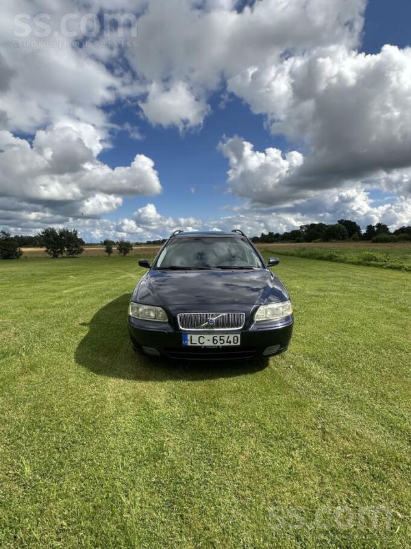 Blue Volvo V70 2005 in Ventspils, with an engine capacity of 2.40 L and mileage of 387 thousand km for 2000 €, photo 1 on AUTOMOTO.COM.LV