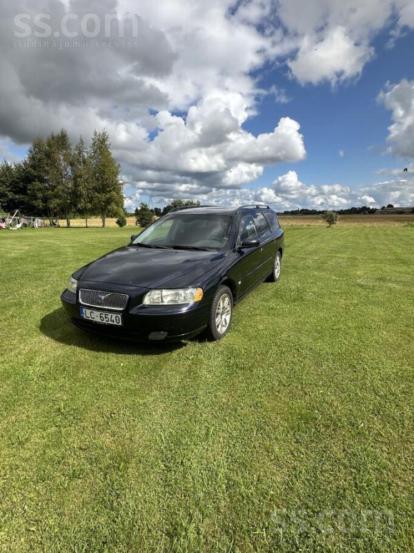 Blue Volvo V70 2005 in Ventspils, with an engine capacity of 2.40 L and mileage of 387 thousand km for 2000 €, photo 3 on AUTOMOTO.COM.LV