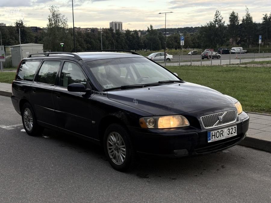 Zils Volvo V70 2005 Viļņa, ar dzinēja tilpumu 2.40 L un nobraukumu 370 tūkst. km par 1250 €, foto 3 vietnē AUTOMOTO.COM.LV