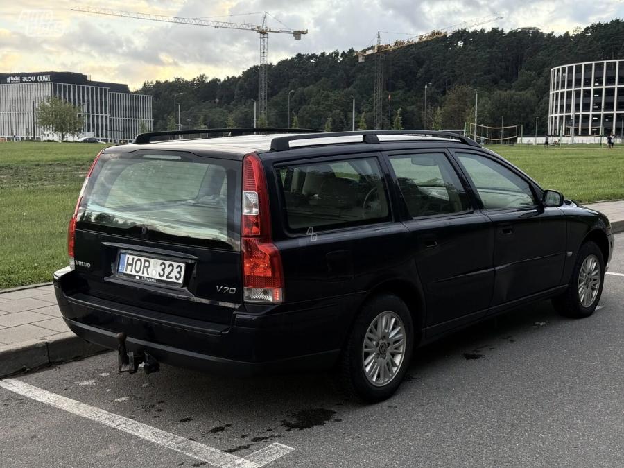 Zils Volvo V70 2005 Viļņa, ar dzinēja tilpumu 2.40 L un nobraukumu 370 tūkst. km par 1250 €, foto 4 vietnē AUTOMOTO.COM.LV