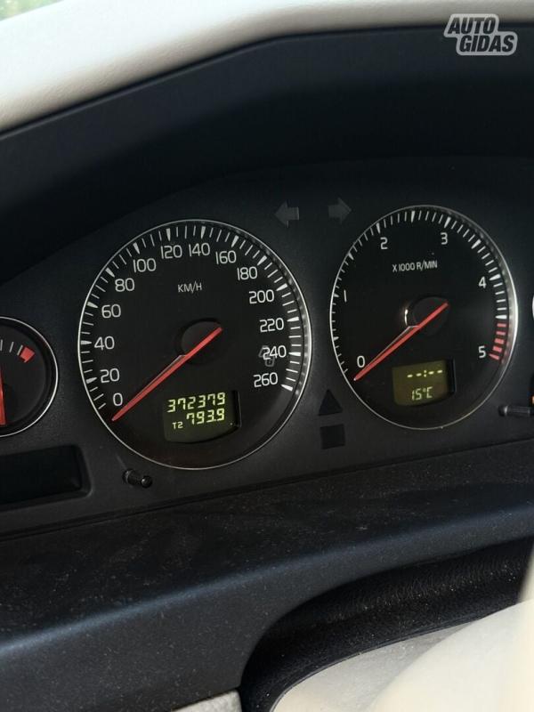 Zils Volvo V70 2005 Viļņa, ar dzinēja tilpumu 2.40 L un nobraukumu 370 tūkst. km par 1250 €, foto 9 vietnē AUTOMOTO.COM.LV