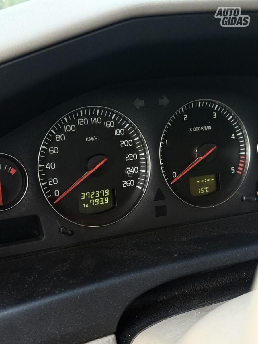 Zils Volvo V70 2005 Viļņa, ar dzinēja tilpumu 2.40 L un nobraukumu 370 tūkst. km par 1250 €, foto 9 vietnē AUTOMOTO.COM.LV