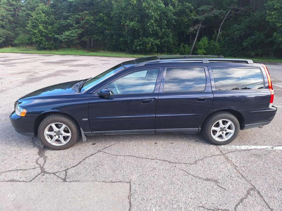 Zils Volvo V70 2005 Klaipėda, ar dzinēja tilpumu 2.40 L un nobraukumu 397 tūkst. km par 1555 €, foto 3 vietnē AUTOMOTO.COM.LV