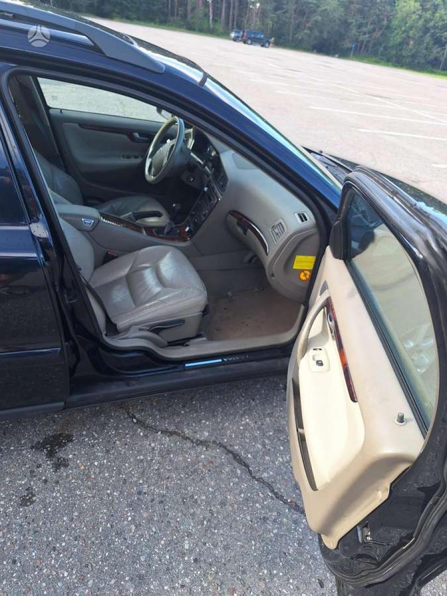 Zils Volvo V70 2005 Klaipėda, ar dzinēja tilpumu 2.40 L un nobraukumu 397 tūkst. km par 1555 €, foto 12 vietnē AUTOMOTO.COM.LV