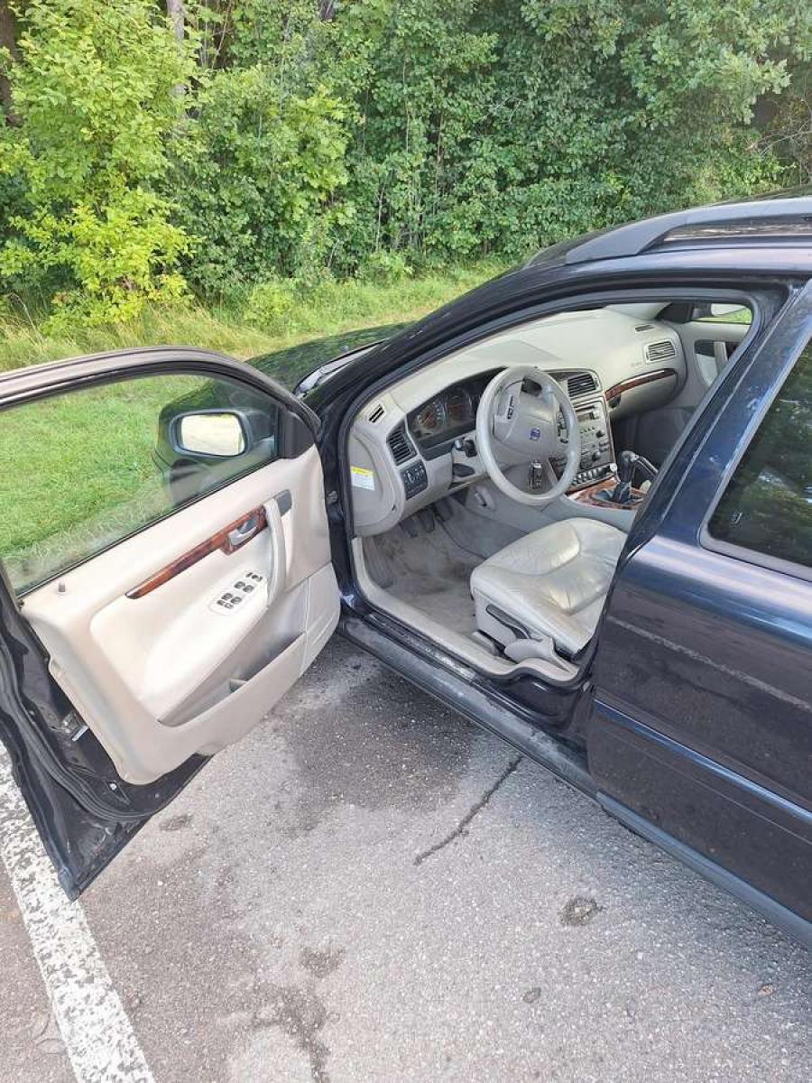 Zils Volvo V70 2005 Klaipėda, ar dzinēja tilpumu 2.40 L un nobraukumu 397 tūkst. km par 1555 €, foto 13 vietnē AUTOMOTO.COM.LV