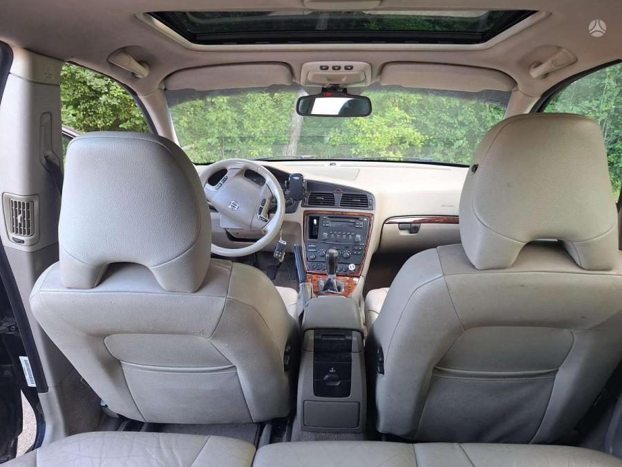 Zils Volvo V70 2005 Klaipėda, ar dzinēja tilpumu 2.40 L un nobraukumu 397 tūkst. km par 1555 €, foto 14 vietnē AUTOMOTO.COM.LV