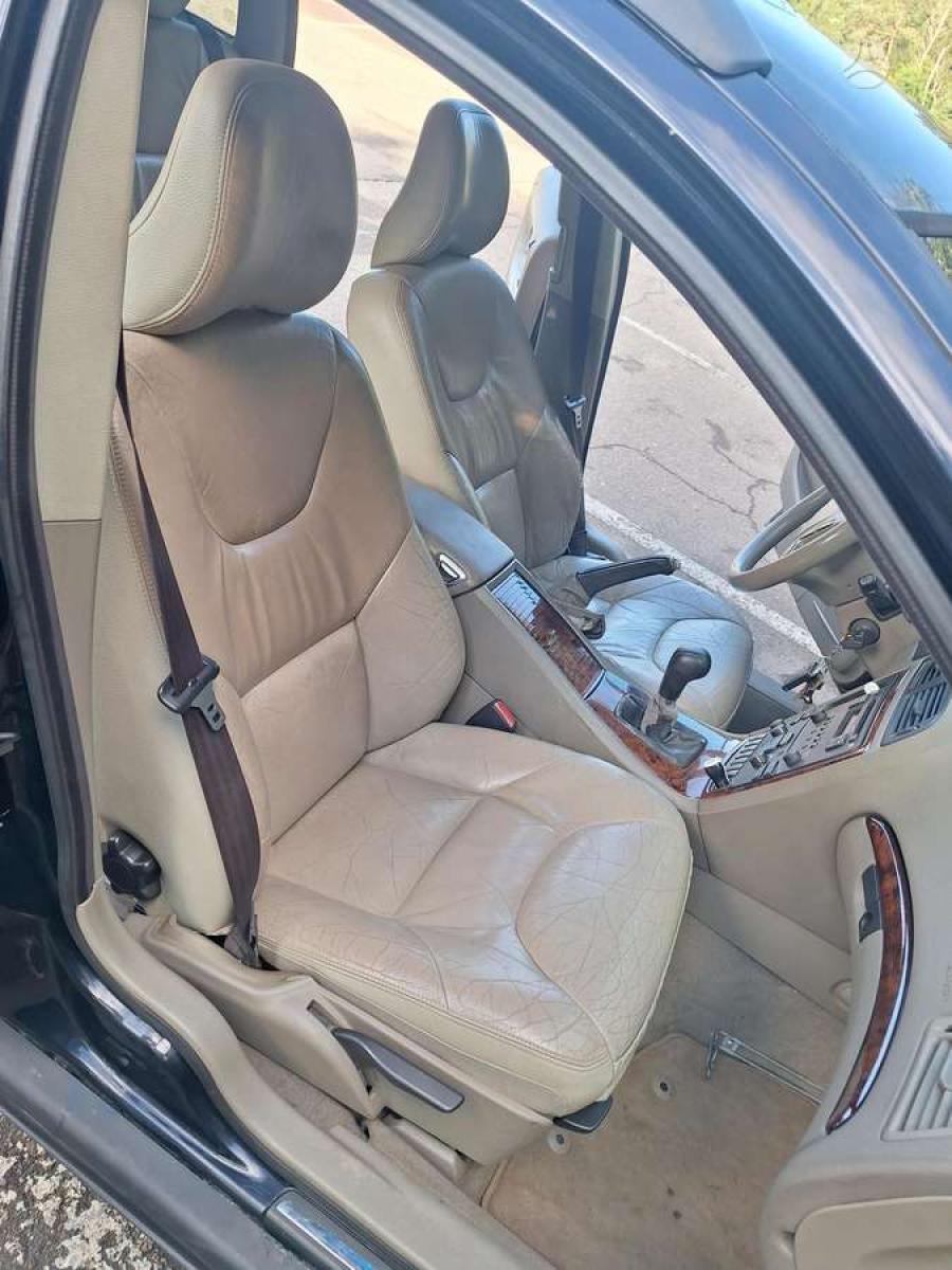 Zils Volvo V70 2005 Klaipėda, ar dzinēja tilpumu 2.40 L un nobraukumu 397 tūkst. km par 1555 €, foto 16 vietnē AUTOMOTO.COM.LV