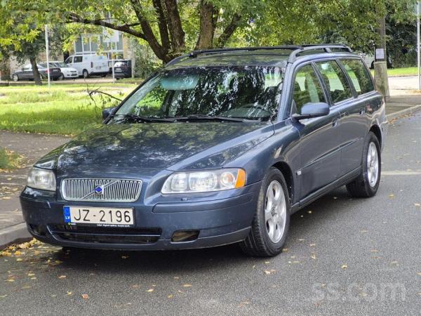 Blue Volvo V70 2005 in Riga, with an engine capacity of 2.40 L and mileage of 0 thousand km for 1300 €, photo 3 on AUTOMOTO.COM.LV