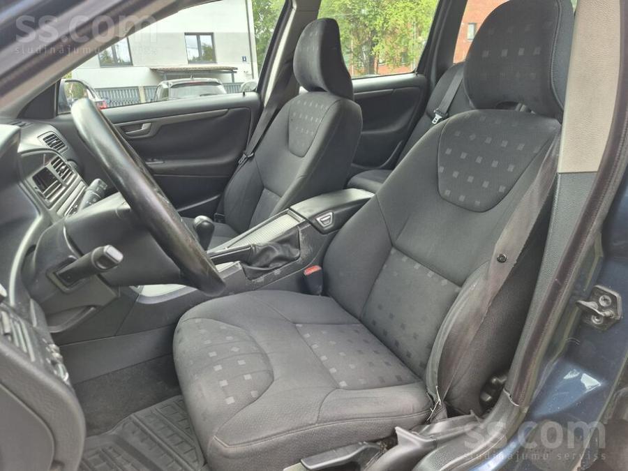 Zils Volvo V70 2005 Rīga, ar dzinēja tilpumu 2.40 L un nobraukumu 0 tūkst. km par 1300 €, foto 7 vietnē AUTOMOTO.COM.LV