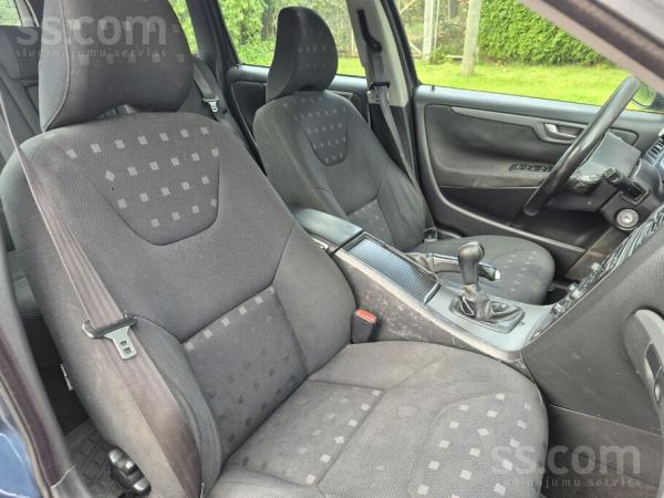 Blue Volvo V70 2005 in Riga, with an engine capacity of 2.40 L and mileage of 0 thousand km for 1300 €, photo 8 on AUTOMOTO.COM.LV