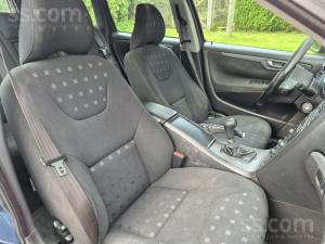 Zils Volvo V70 2005 Rīga, ar dzinēja tilpumu 2.40 L un nobraukumu 0 tūkst. km par 1300 €, foto 8 vietnē AUTOMOTO.COM.LV