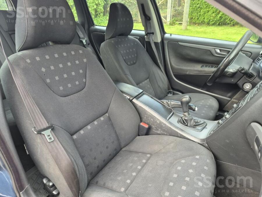 Zils Volvo V70 2005 Rīga, ar dzinēja tilpumu 2.40 L un nobraukumu 0 tūkst. km par 1300 €, foto 8 vietnē AUTOMOTO.COM.LV
