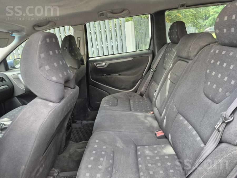 Zils Volvo V70 2005 Rīga, ar dzinēja tilpumu 2.40 L un nobraukumu 0 tūkst. km par 1300 €, foto 12 vietnē AUTOMOTO.COM.LV