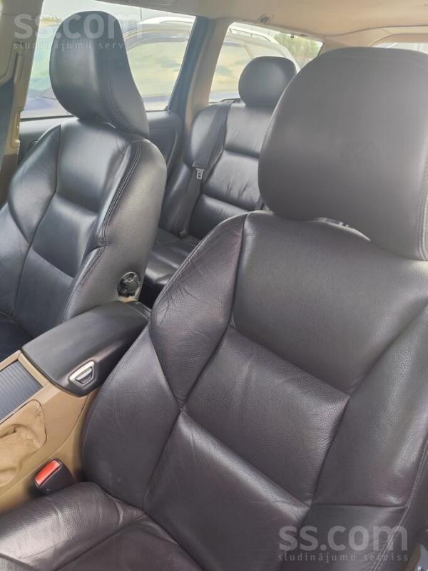 Zils Volvo V70 2005 Valka, ar dzinēja tilpumu 2.40 L un nobraukumu 340 tūkst. km par 1850 €, foto 4 vietnē AUTOMOTO.COM.LV