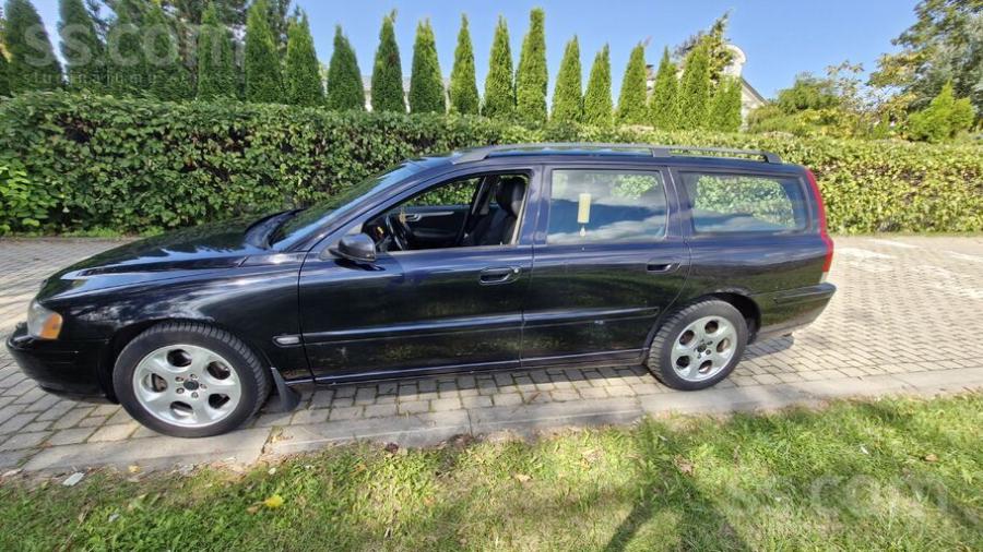 Blue Volvo V70 2005 in Jurmala, with an engine capacity of 2.40 L and mileage of 439 thousand km for 2200 €, photo 5 on AUTOMOTO.COM.LV