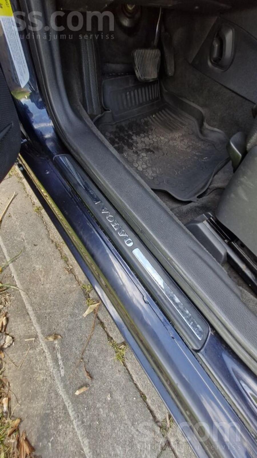 Blue Volvo V70 2005 in Jurmala, with an engine capacity of 2.40 L and mileage of 439 thousand km for 2200 €, photo 12 on AUTOMOTO.COM.LV