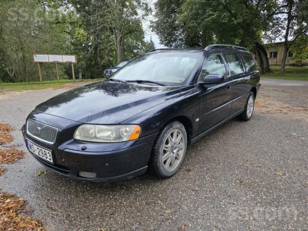 Blue Volvo V70 2005 in Cesis, with an engine capacity of 2.40 L and mileage of 578 thousand km for 1700 €, photo 1 on AUTOMOTO.COM.LV